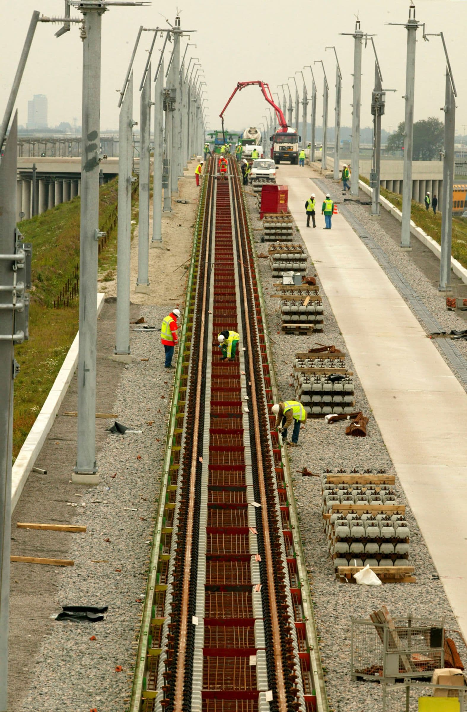 Dutch Ministry of Infrastructure High Speed Rail Line Design-Build